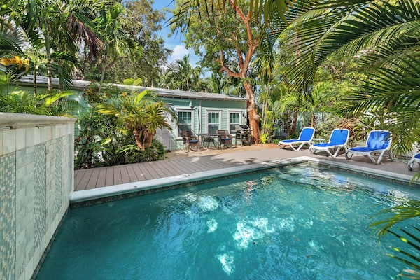 ~Robinson Crusoe Cottage~ Delight In Island Vibes In This Home With A Pool. - Key West, FL