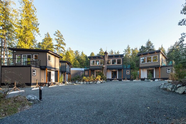 Ss#8-kitesurfer-spring Cove, Terrace Beach, Pets - Ucluelet