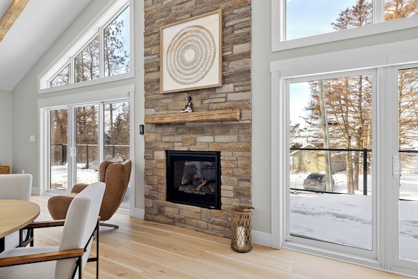 Luxury Hideaway Pei - Stunning Retreat With Water View & Hot Tub. - Cornwall, PE, Canada
