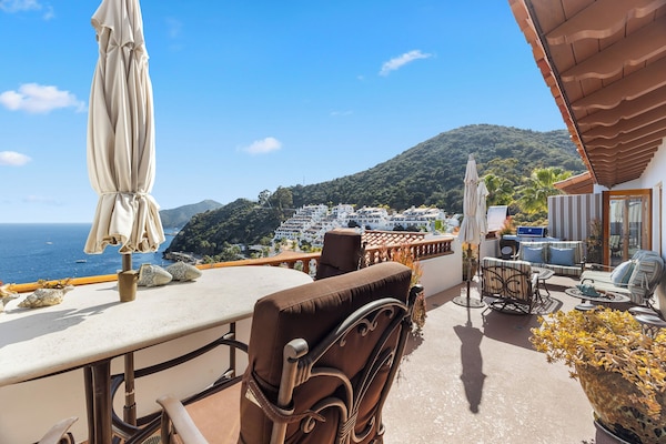 H1864: Remodeled 2br Villa, Ac, 6-seat Cart, Ocean Views, Bbq - Avalon, CA