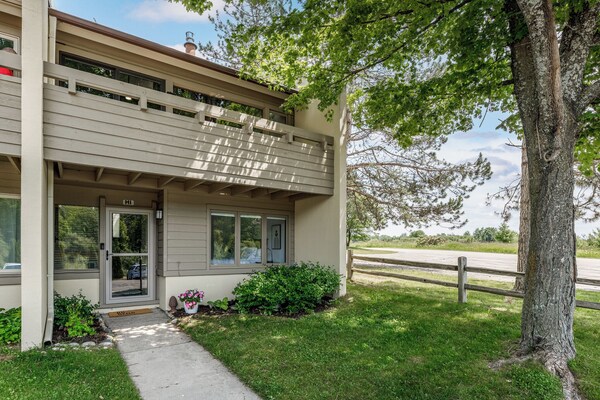 3-bedroom Townhome In Charming Cedar With Ac, Wifi. Enjoy Your Stay! - Shady Lane Cellars, Suttons Bay