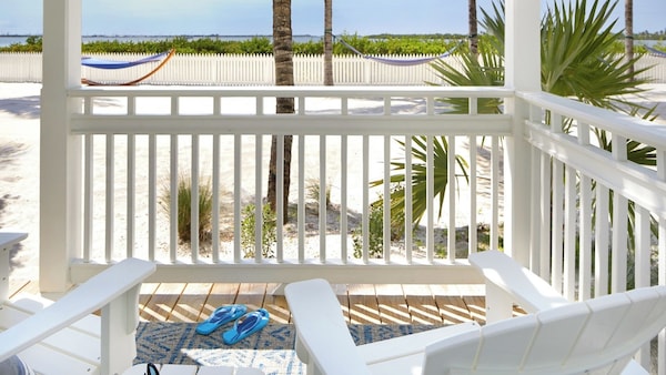 Paradise Unit With Beachfront Location, Shuttle Service, Onsite Parking,  Pools! - Key West, FL