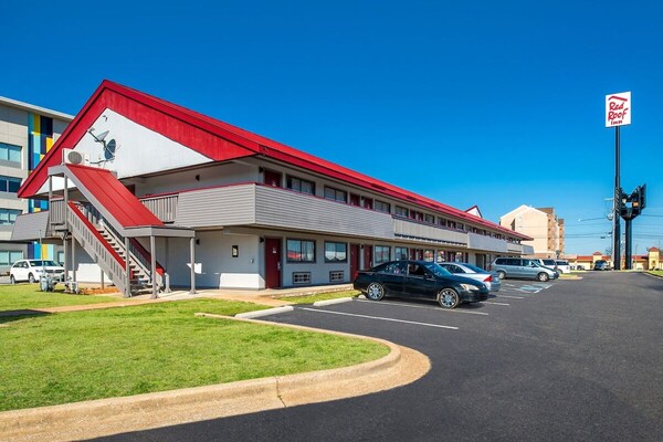 Close To Hamilton Place Mall | 2 Budget Friendly Rooms | Pets Are Allowed - Chattanooga, TN