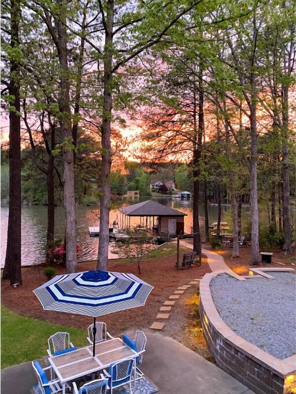 Lakefront, 6br House, Hot Tub, Pet Friendly, Firepit, Game Room, Kayak - Lake Gaston