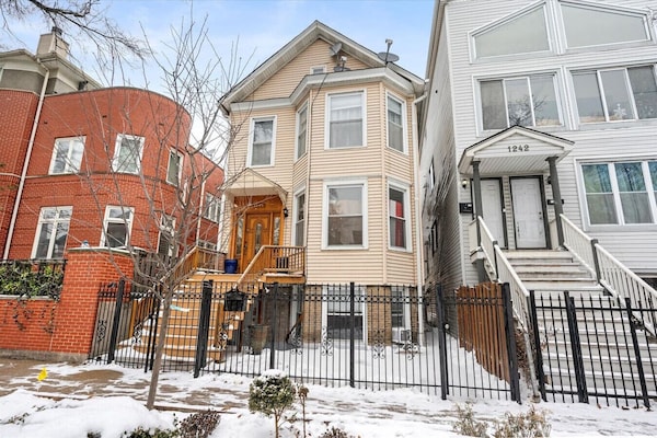 5 Minutes To Wrigley And Beach - Games And Arcades - Garage - Sleeps 10 - Lake View - Chicago