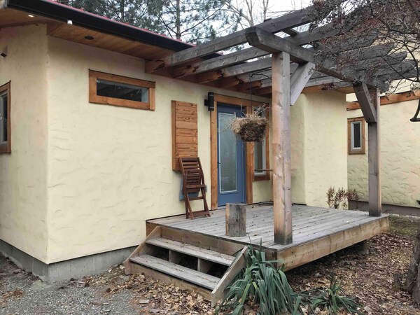 Osprey Studio Guesthouse At Farmersdotter Organics - Keremeos