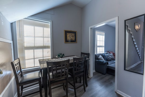 Charming 3-bedroom Apartment With Ac And Wifi In Enchanting Atlanta - Scottdale, GA