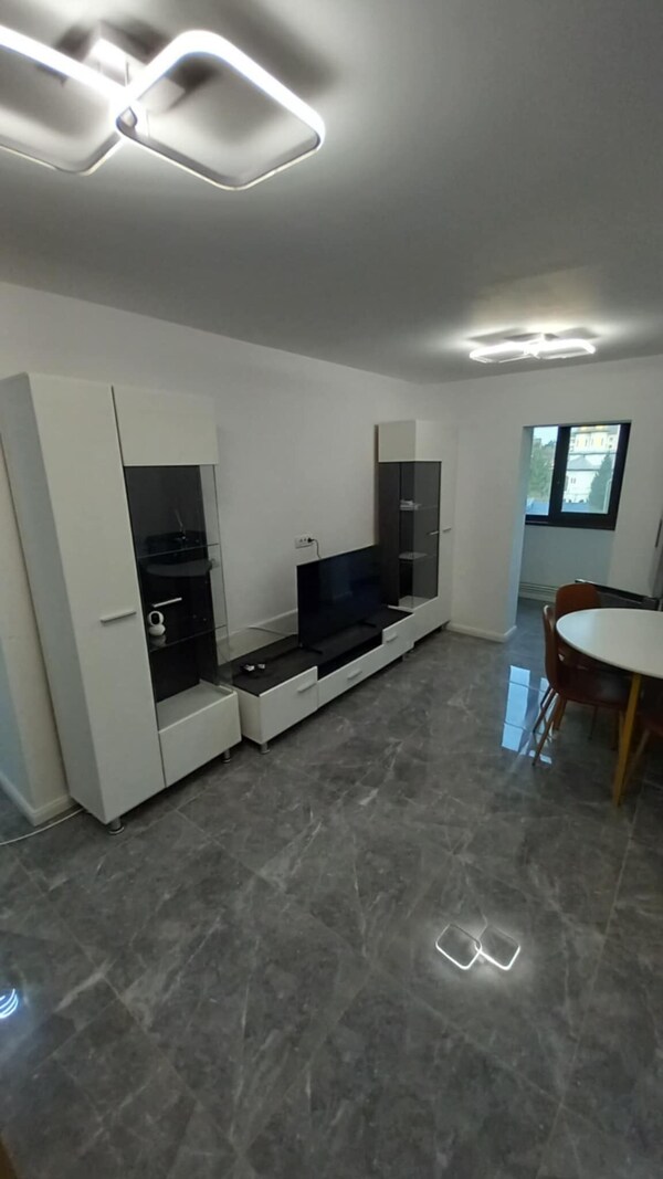 3-bedroom Apartment In Peaceful Vaslui With Ac, Wifi. Enjoy Your Stay - Vaslui