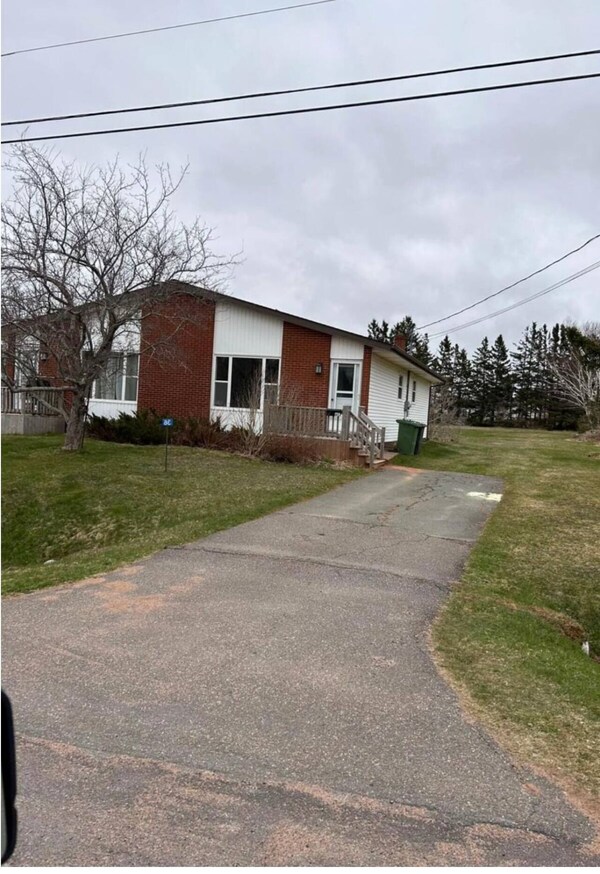 Charming 2-bedroom Duplex With Ac, Wifi In Peaceful Summerside - Île-du-Prince-Édouard