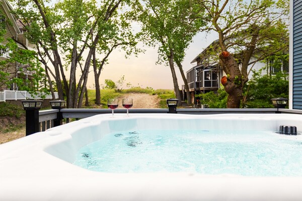 Beachfront-waves On Lake Michigan | Beachfront Hot Tub All Year | Outdoor Grill - Indiana (State)