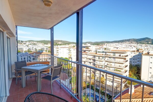 Chic Sea View Apartment By Hello Homes Sitges - Vilanova i la Geltrú