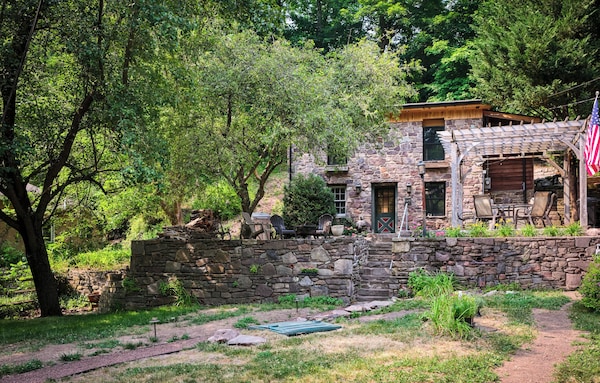 Private 2-bedroom Storybook Cottage With Wifi In Stockton - 5 Stars! - Ralph Stover State Park, Pipersville