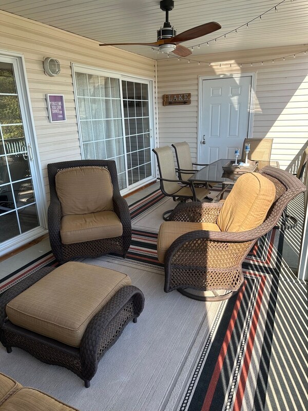 Quaint, Quiet, Comfortable Condo In The Heart Of Lake Ozark, Missouri - Lake Ozark, MO
