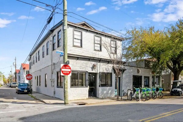 8 Bedroom - Close To King Street - With Parking! - Mount Pleasant