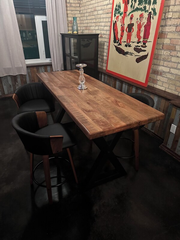 2 Bedroom, Desirable Location In The Heart Of Downtown, Close To All Amenities. - Moose Jaw