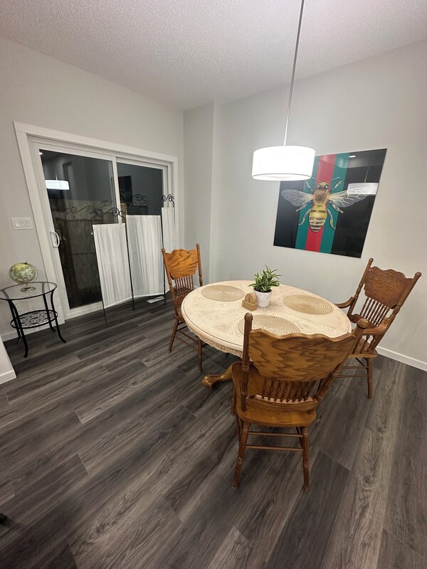 Brand New Home, Clean And Organize, Close To Airport And All Amenities. - Beaumont