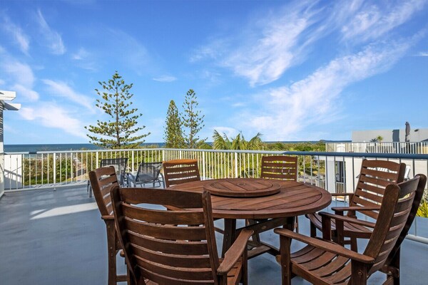 Beachfront Apt With Rooftop Spa Across From Marcoola Beach - Coolum Beach