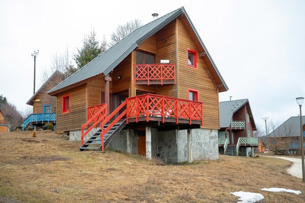Chalet '331 - Village Nordique' Avec Vue Sur La Montagne, Piscine Partagée Et Terrasse Privée - Chambéry