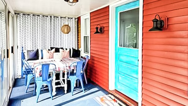 Little Red Hideaway: Perfect Family Retreat! - Bloomfield, NY