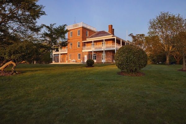 Highclere Farm - A Mansion Homestead Where Fresh Country Air Awaits You! - Yass
