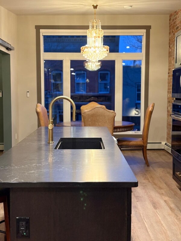 Historic Downtown Luxury Suite - Lacombe