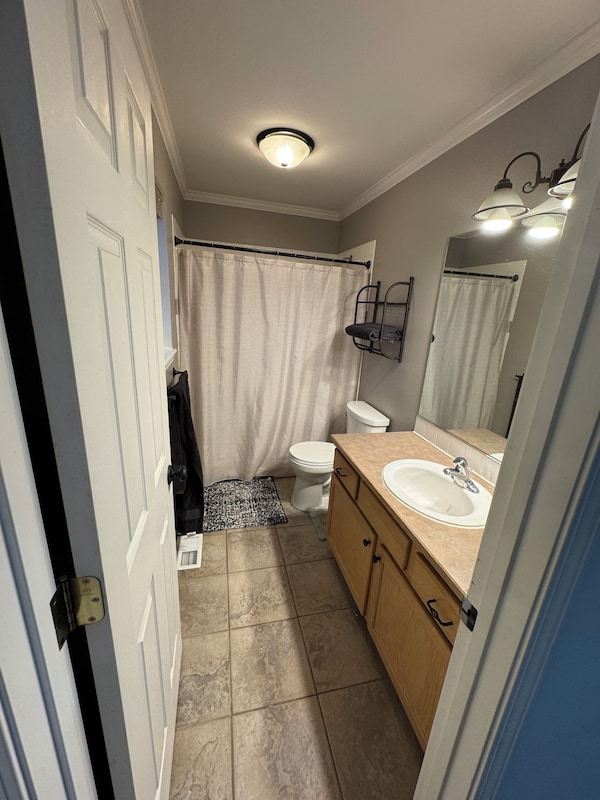 Spacious 6-bedroom House With Ac And Wifi In Beautiful Coeur D'alene - Post Falls, ID