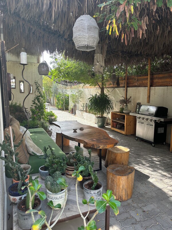 Cozy Cottage In Charming Dubai 5 Min Walk To The Beach! - 