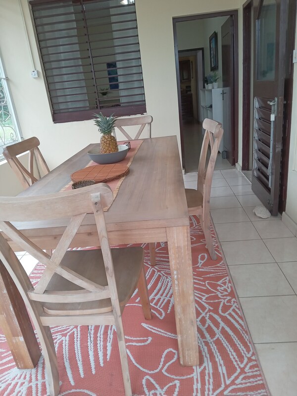 Enjoy Beverly Hills, Kingston, Jamaica, 4 Bdrms, Ac, Wifi, Spacious, Quiet, Safe - Kingston