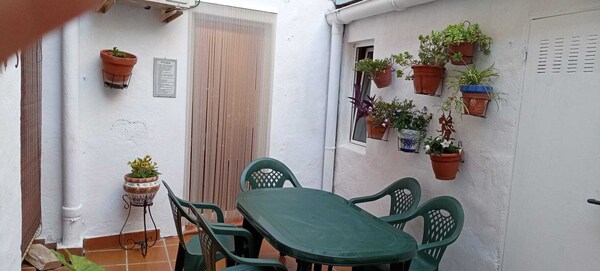 The Almazán. Quiet House With Interior Courtyard, Close To The Center And Routes. - Buñol