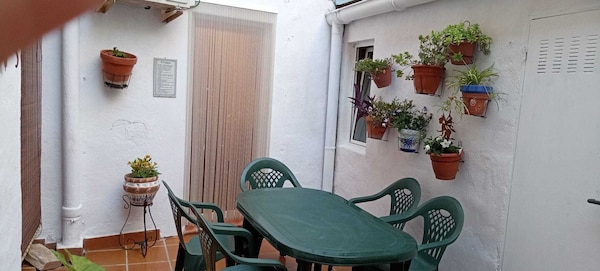 El Almazán. Casa Tranquila Con Patio Interior, Próxima Al Centro Y A Las Rutas. - Cheste