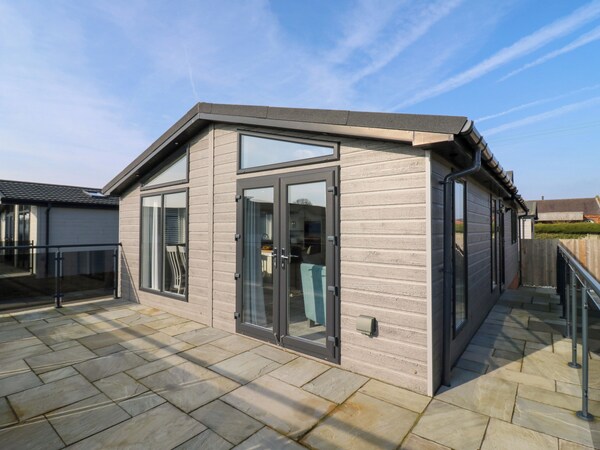 Number 43 The Poplars, Pet Friendly, With A Garden In Burnham Market - Burnham Market