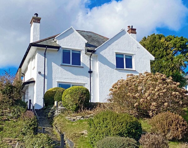 Bryn Eithin, Pet Friendly, Character Holiday Cottage In Porthmadog - Borth Y Gest