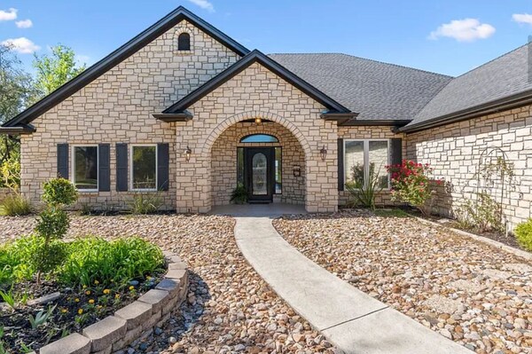 Granbury Lake Home, 4 Bedroom, 3.5 Bath, Dock, Water Sports, Great View, Fishing - Granbury, TX