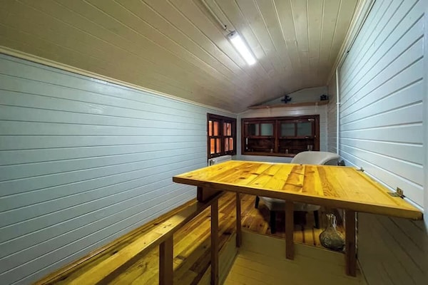 Historical Wooden House In Center Of City - Sancaktepe
