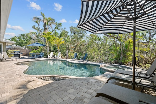 Paradise Pointe By Beach Boutique Rentals - Anna Maria Island, FL