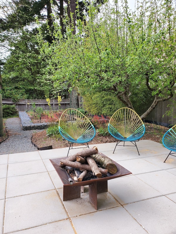 Elegant Midcentury Modern 3-bedroom House In Shoreline With Wifi Access - Lynnwood, WA