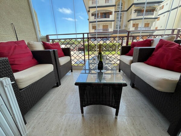 Spacious, Family-friendly Apartment, 5 Min From La Mata Beach - Torrevieja