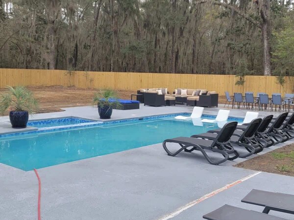 Spacious Retreat With Pool - 15 Min To Downtown - Savannah, GA