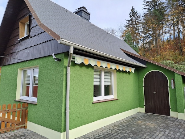 Ferienhaus Hirschturmblick-\ngemütliches Ferienhaus Mit Terrasse Und Spielplatz - Dippoldiswalde