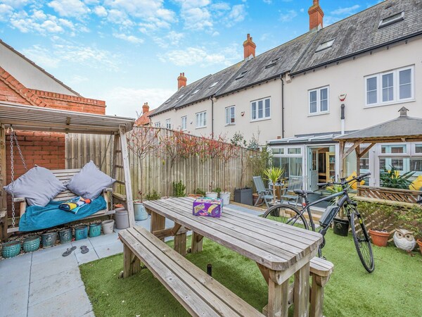3 Bedroom Accommodation In Weymouth - Weymouth