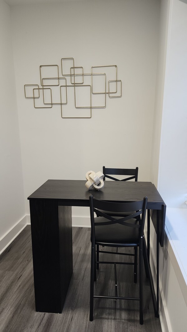 Charming 1-bedroom Apartment In  Detroit With Ac, Wifi - Windsor