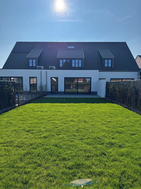 Charming 3-bedroom Cottage In Berlare With Wifi Access - Lokeren