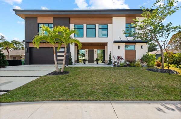 Coastal Luxe, Spacious 5bedroom House 5miles To Siesta With Saltwater Pool, Wifi - Sarasota, FL