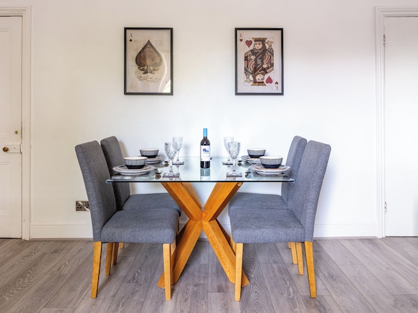 Luxury Apartment Located Near To The City Centre With Free Parking - Wolverhampton