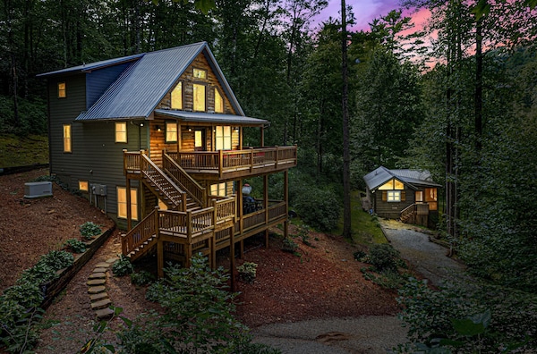 Luxury Cabins Hot Tub, Trails, 2 Ponds & Waterfall - Sapphire, NC