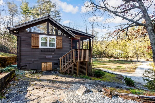 Cozy Mountain Retreat With Private Trails & Ponds - Cashiers, NC