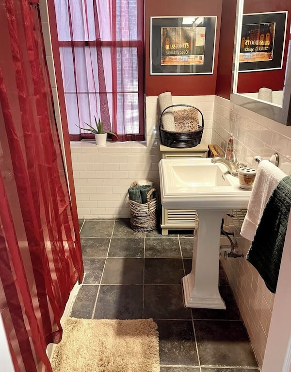 Cozy 3 Bedroom Apartment Downtown Jersey City, One Train Stop To Nyc - Brooklyn, NY