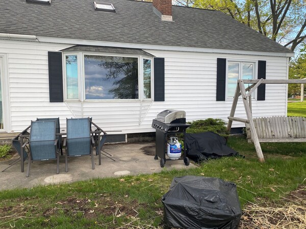 Cozy Cottage With Wifi In East Tawas - 3 Bedrooms - Tawas City, MI