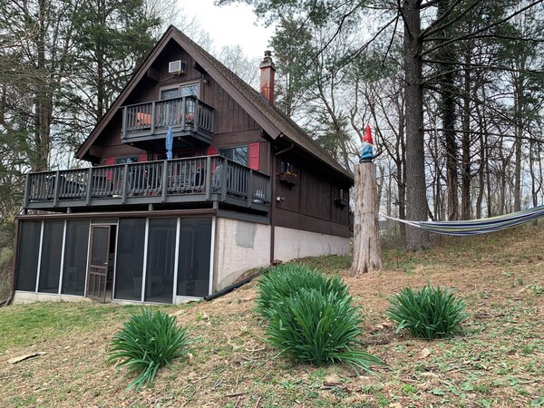The Cuckoo Chalet, Get-away Cabin Near Historic Harpers Ferry, West Virginia - Harpers Ferry, WV