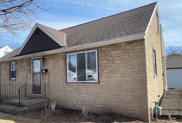 Green Bay Packer Games, Resch/expo 4-bedroom House Less Than 1 Mile From Lambeau - Green Bay